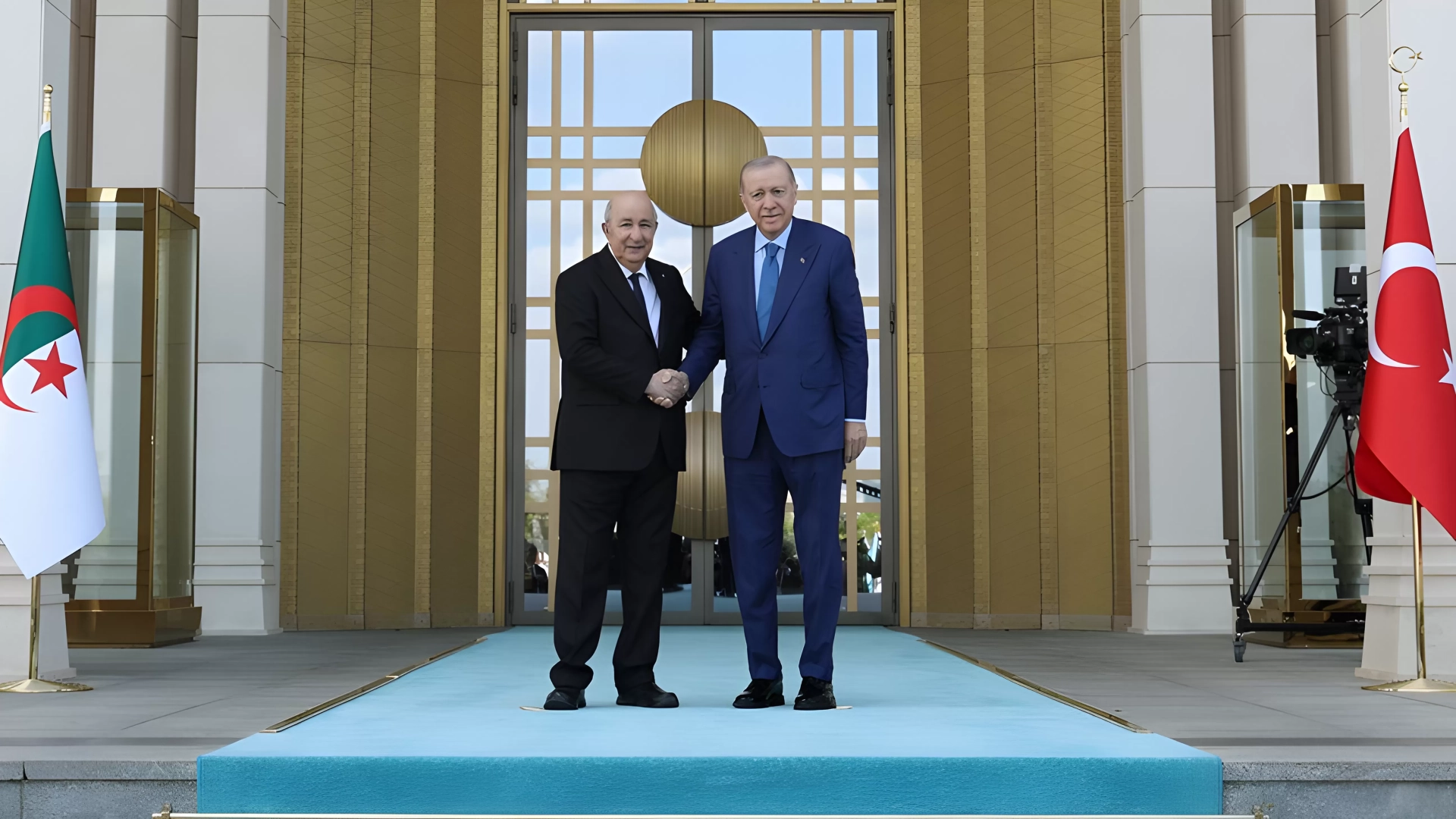 Turkije en Algerije sluiten dertien akkoorden over handel, transport en ...