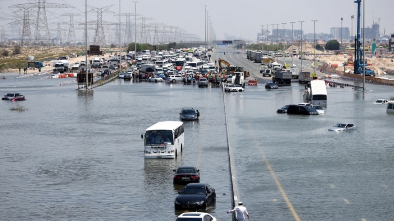 Dubai pompt 8 miljard dollar in regenwaterafvoer na historische ...