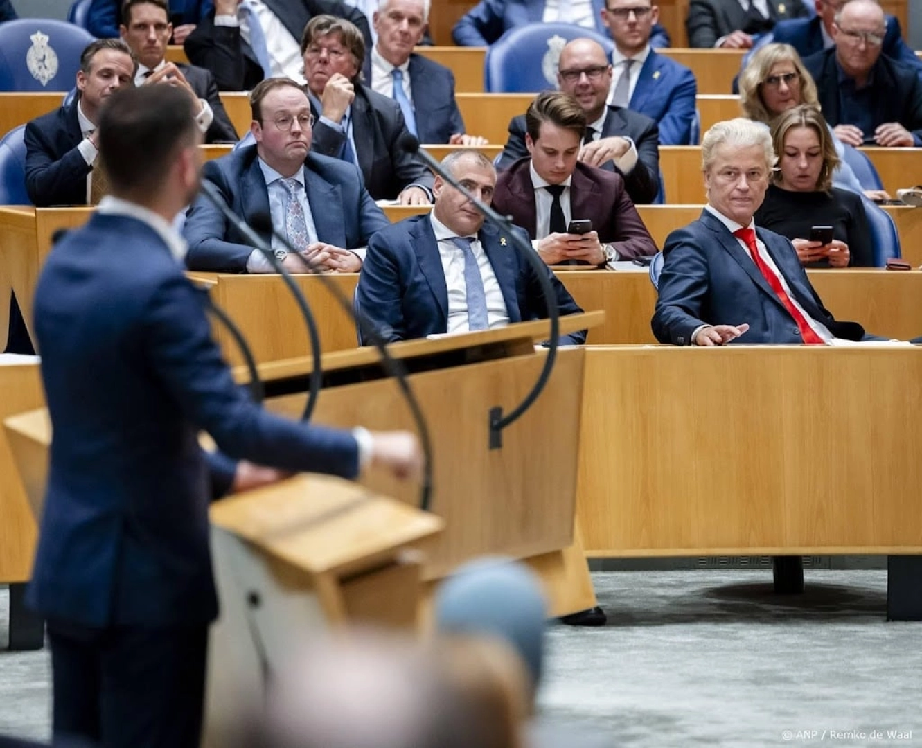 PVV-Kamerleden structureel afwezig op werk maar wel maandelijks betaald ...