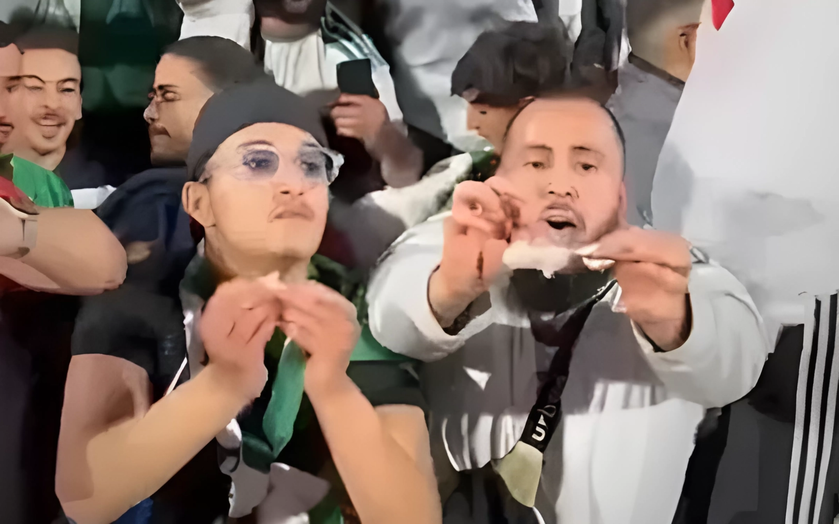 Acht maanden cel voor verscheuren Marokkaans geld in stadion Marrakech ...