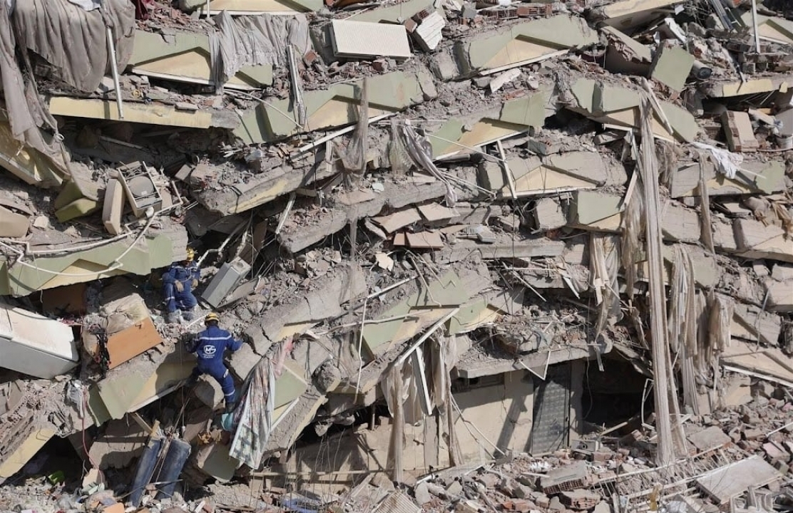 Arrestaties in Turkije om instorten gebouwen na aardbevingen | Marokko ...