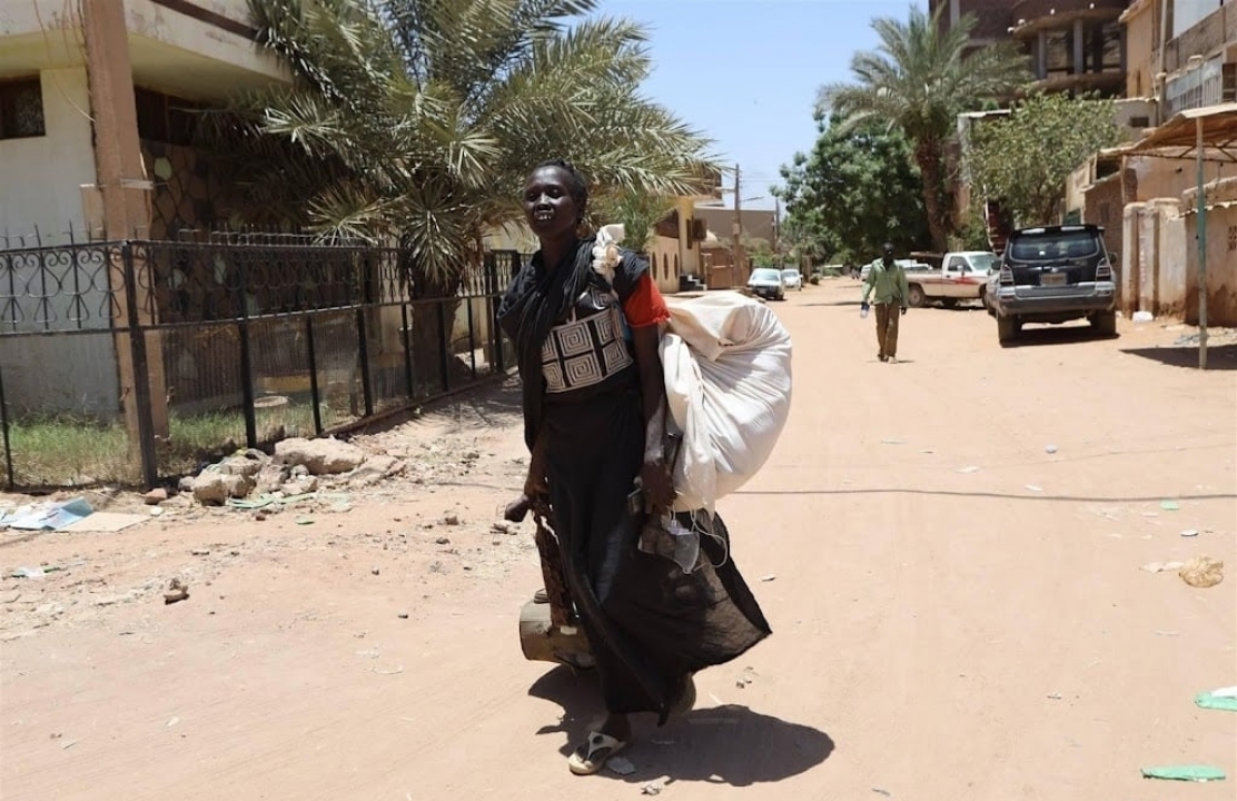 Zeker tienduizend Soedanese burgers vluchten naar buurland Tsjaad ...