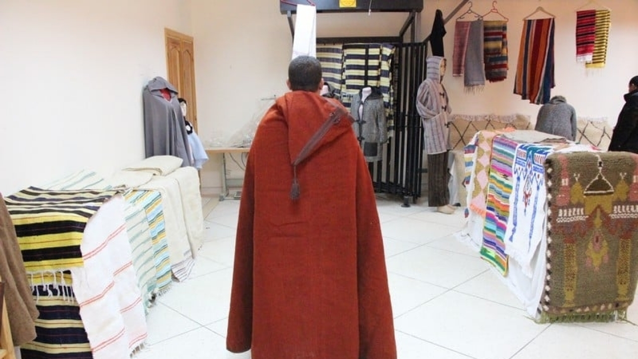 Marokko en Algerije ruziën over salham, een traditioneel kledingstuk ...